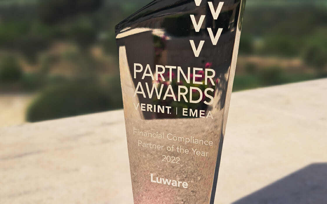 Luware gewinnt den Verint Compliance Partner of the Year Award